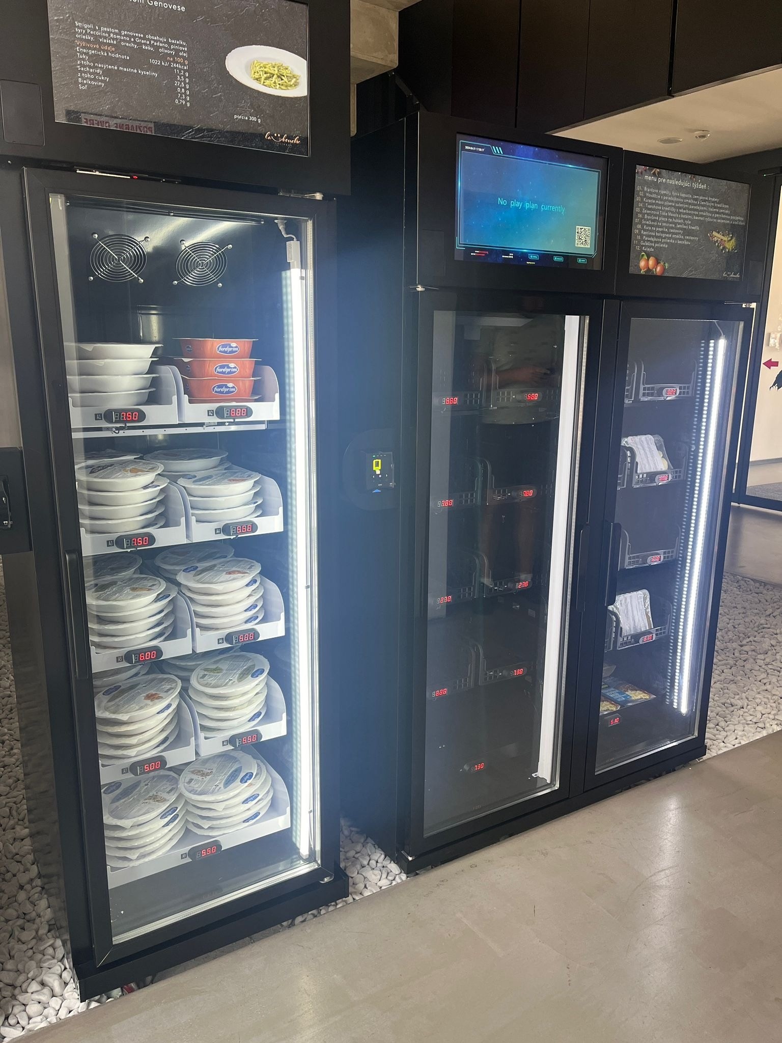 Quality Smart Fridge Vending Machine & Snack Food Vending Machine ...