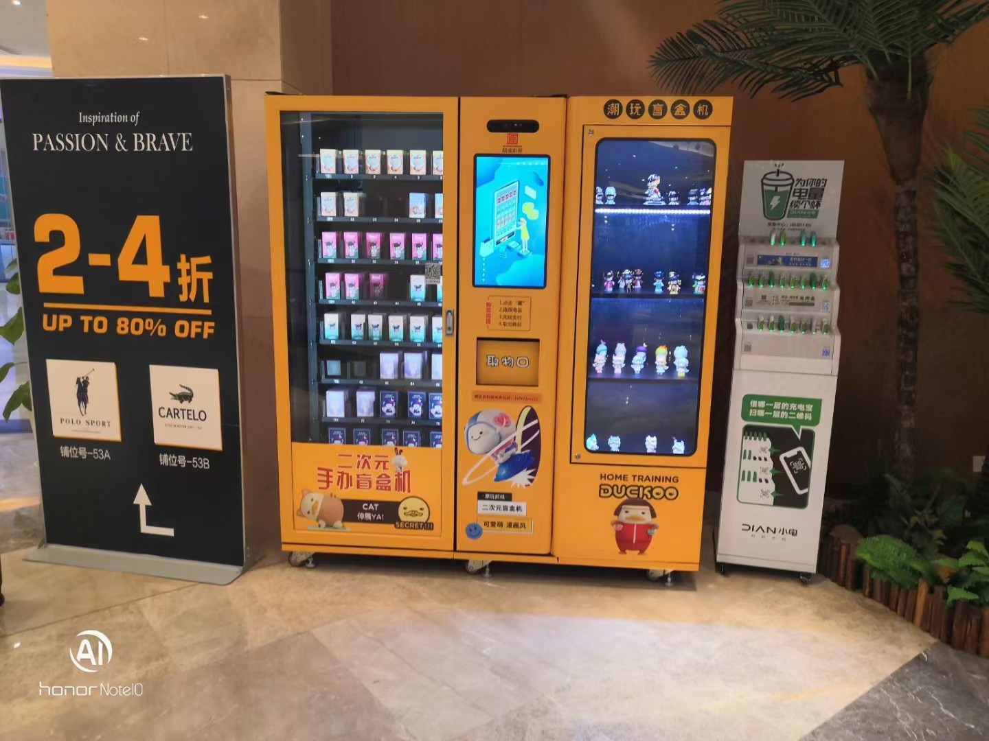 Lucky box vending machines are put into shopping malls to gather popularity