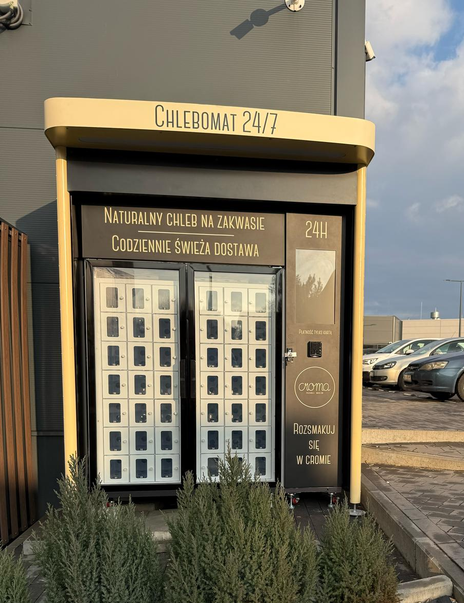 Outdoor Bakery Vending Machine with Cooling System & Touchscreen