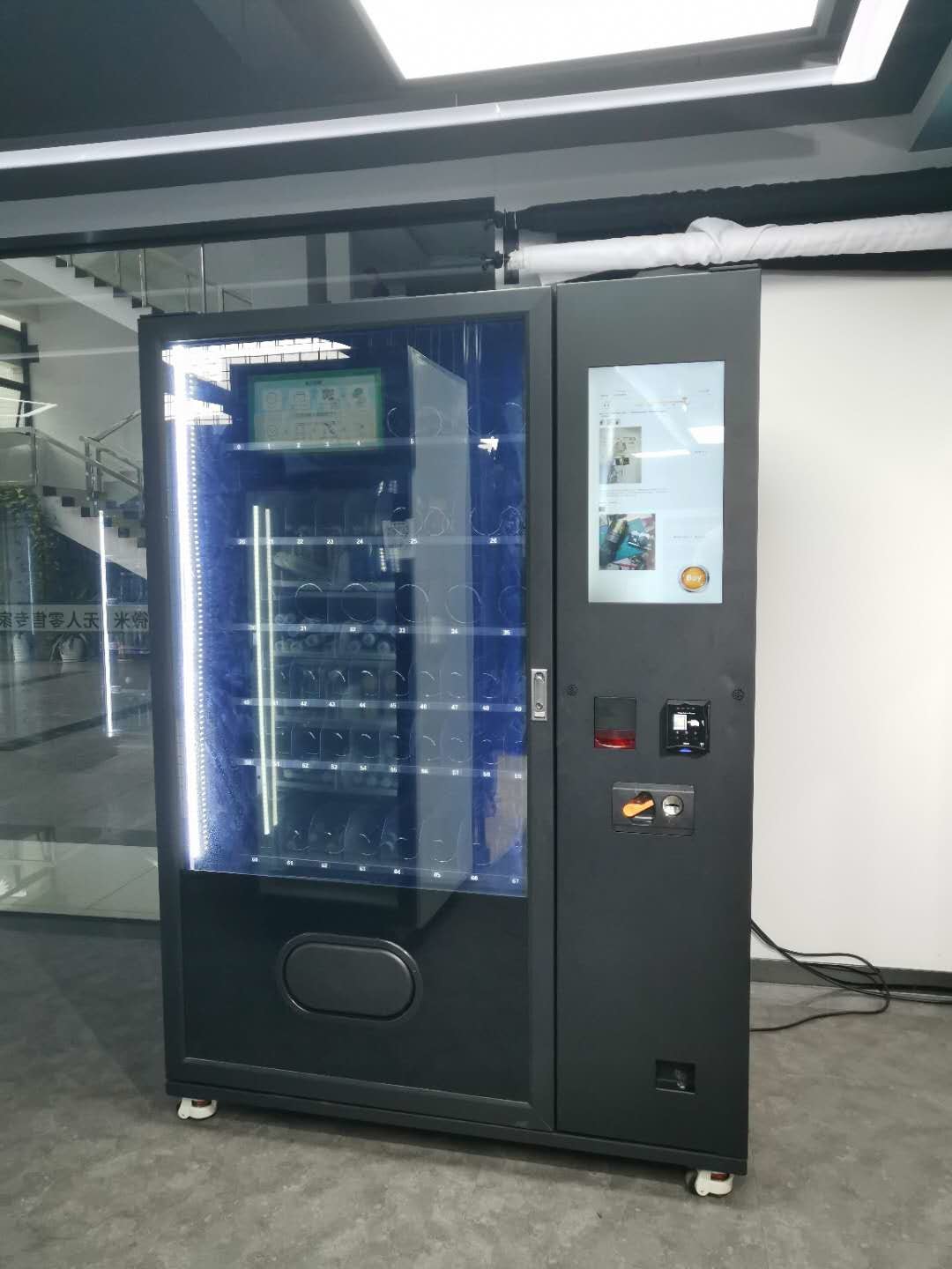 Eyelashes Cosmetics Vending Machine With 22 Inch Touch Screen Micron