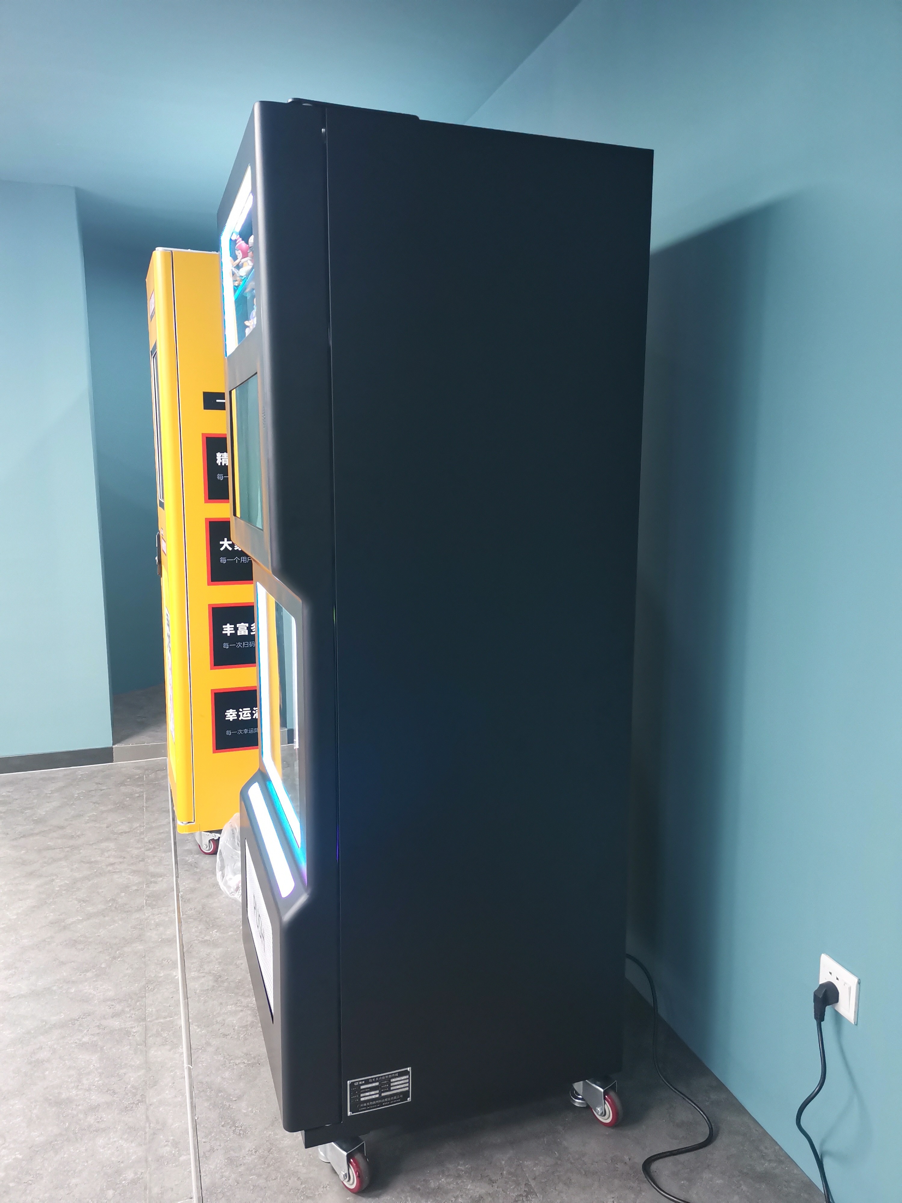 Blind Box Vending Machine , 21.5 Inch Touch Screen With Mini Display ...