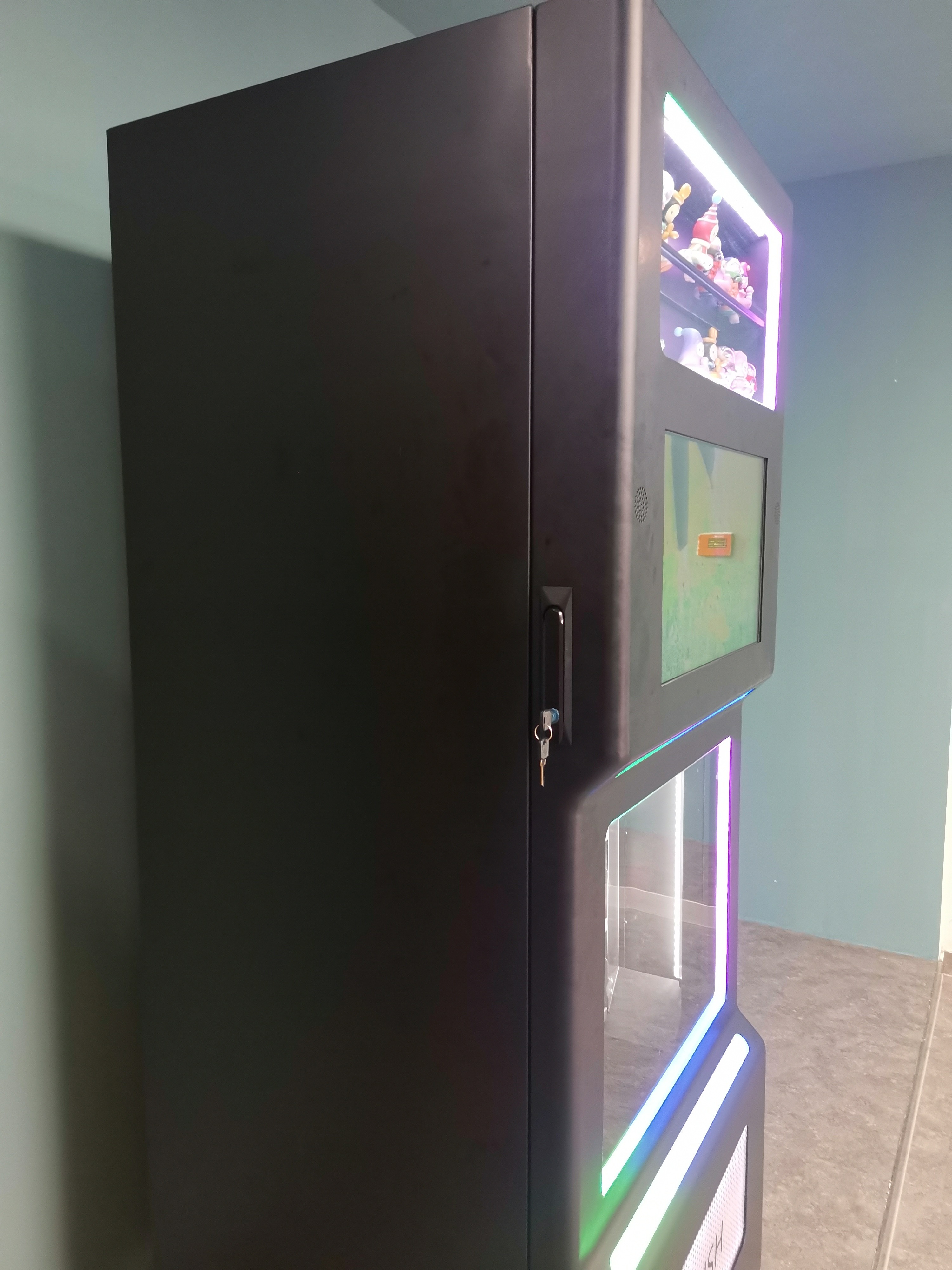 Blind Box Vending Machine , 21.5 Inch Touch Screen With Mini Display ...